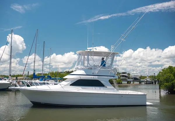Jupiter 35 Flybridge Convertible 2004 for Sale | MarineSource