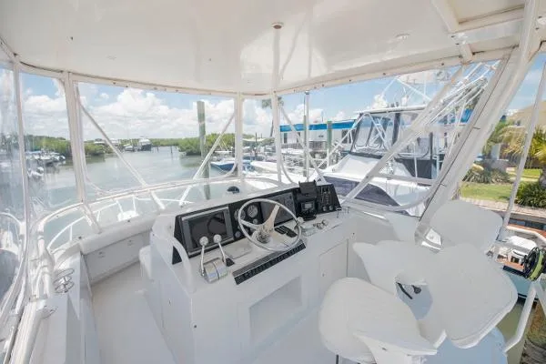 Jupiter 35 Flybridge Convertible 2004 for Sale | MarineSource