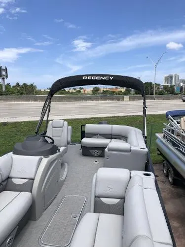 Regency 210 DL3 2019 for Sale | MarineSource