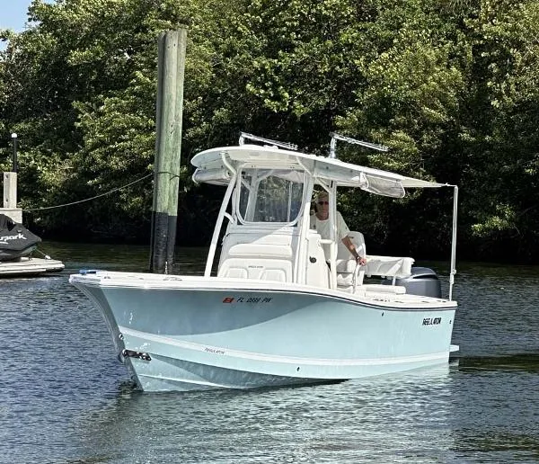 Regulator Marine 23 Forward Seating 2014 for Sale | MarineSource