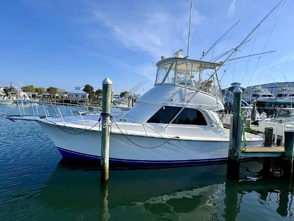 Henriques 35 Flybridge 2003 for Sale | MarineSource