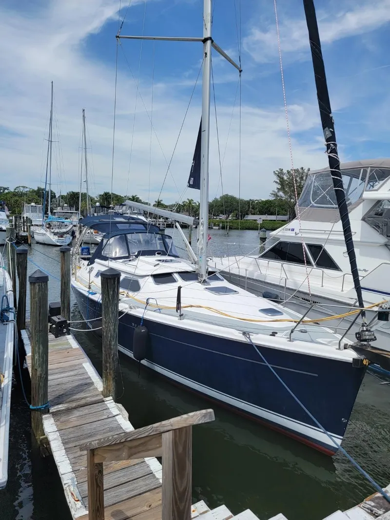 Hunter 41 Deck Salon 2005 for Sale | MarineSource