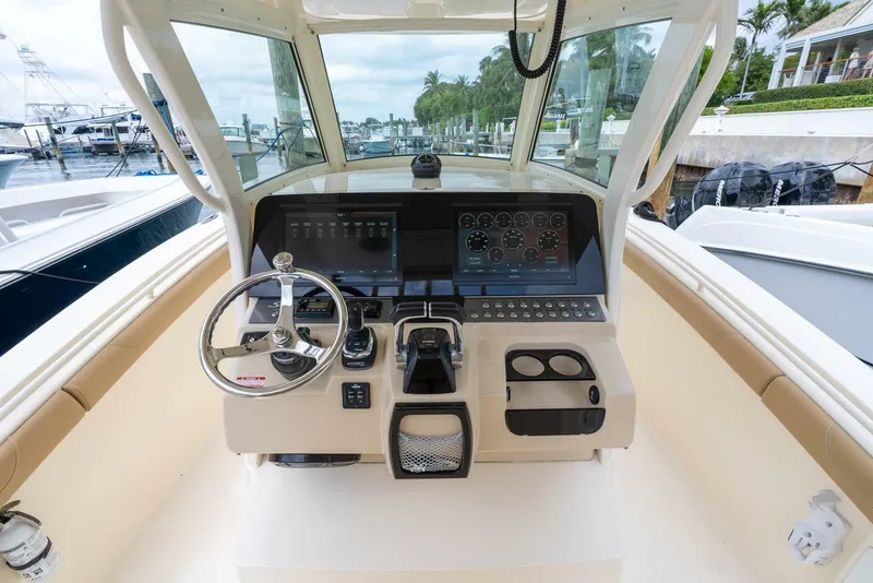 Scout 300 LXF 2015 for Sale | MarineSource