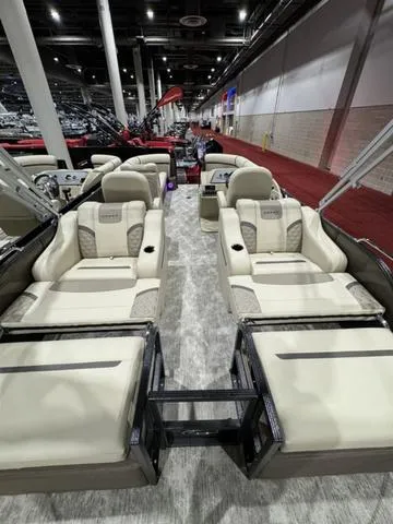 Crest Classic DLX 220 SLRC 2023 for Sale | MarineSource