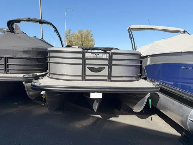 Bennington 22 LSB - Swingback - Tritoon 2024 for Sale | MarineSource