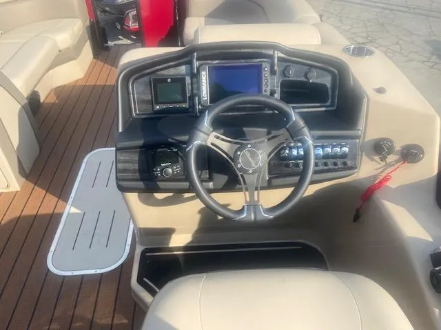 Bentley Pontoons Elite 223 Swing Back 2024 - Marine Source