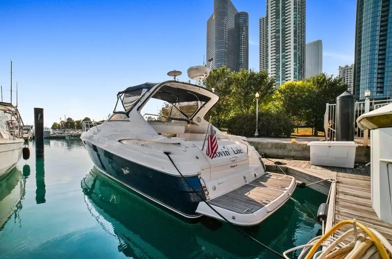 Regal 3560 Commandor 2004 - Marine Source