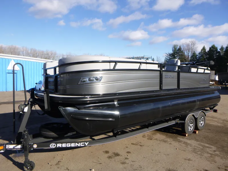 Regency 230 LE3 2025 for Sale | MarineSource