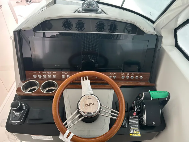 Tiara 34 LX 2025 for Sale | MarineSource