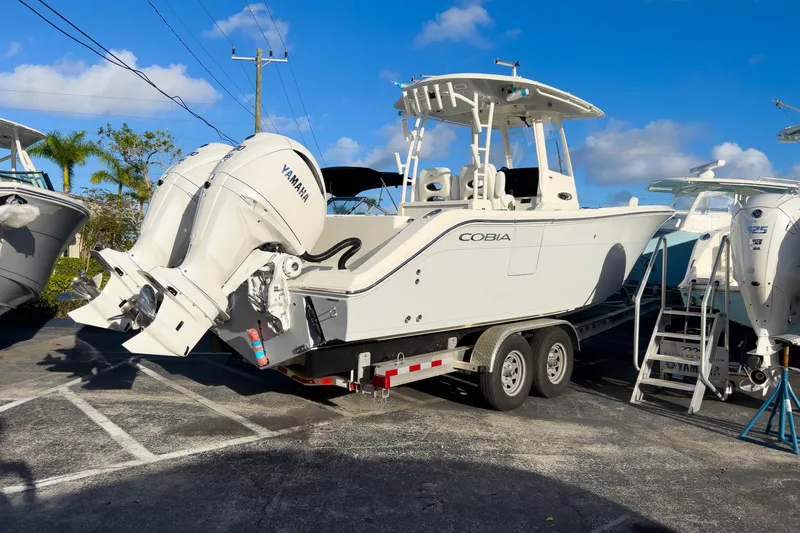 Cobia 301 CC 2024 for Sale | MarineSource