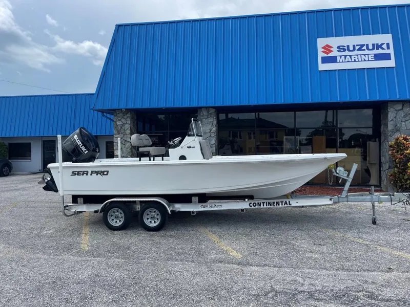 Sea Pro 210 DLX BAY 2025 - Marine Source