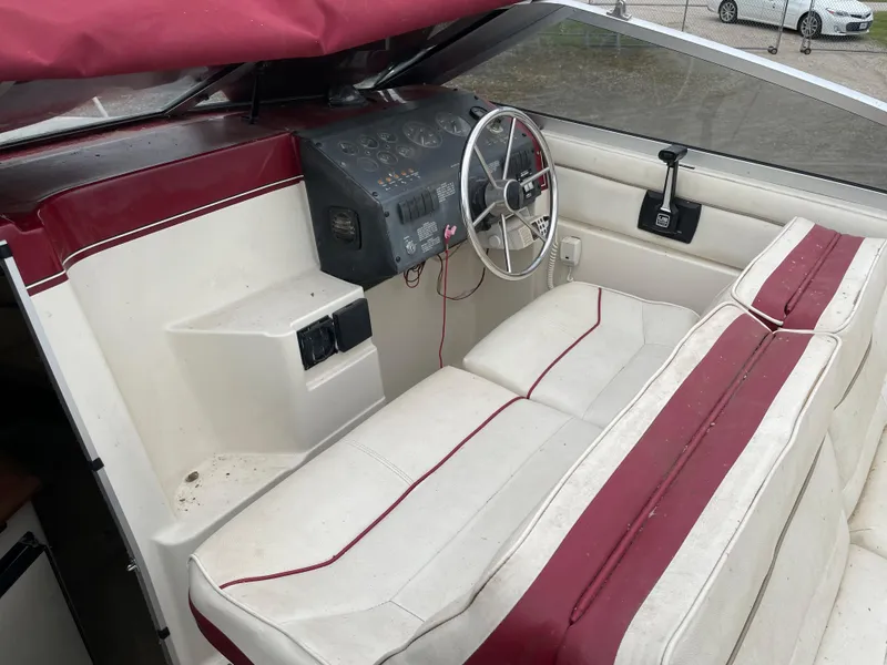 Maxum 2300 Scr Interior