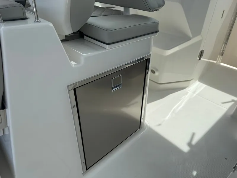 Pursuit DC 306 Dual Console 2025 - Marine Source