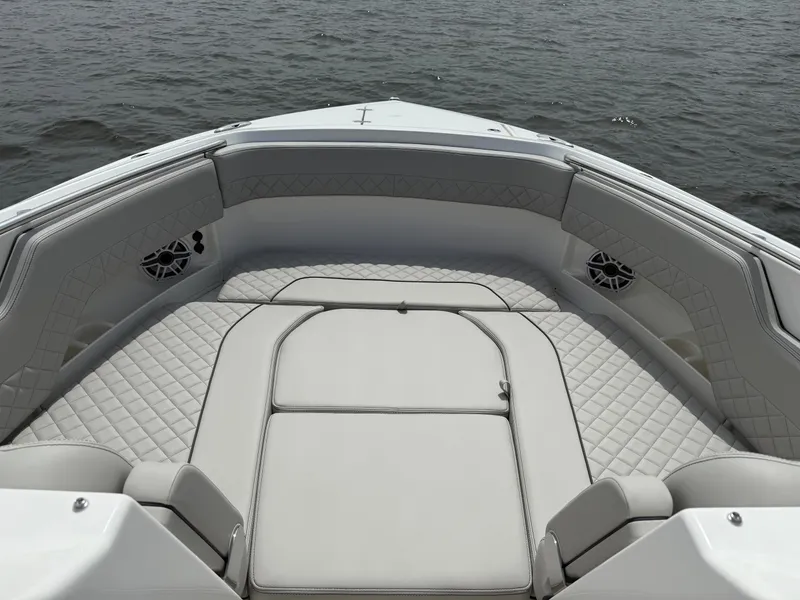 Pursuit DC 306 Dual Console 2025 - Marine Source