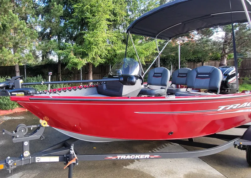 Tracker Pro Guide V-16 WT 2025 - Marine Source