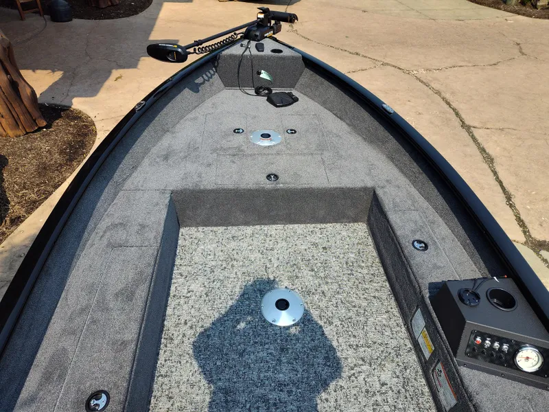 Tracker Super Guide V-16 T 2025 for Sale | MarineSource