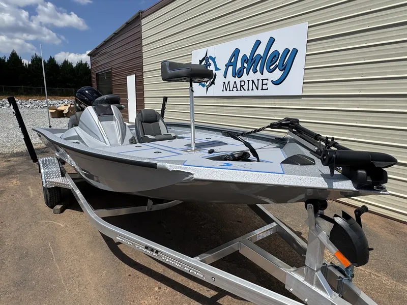 Xpress H17 2026 for Sale | MarineSource